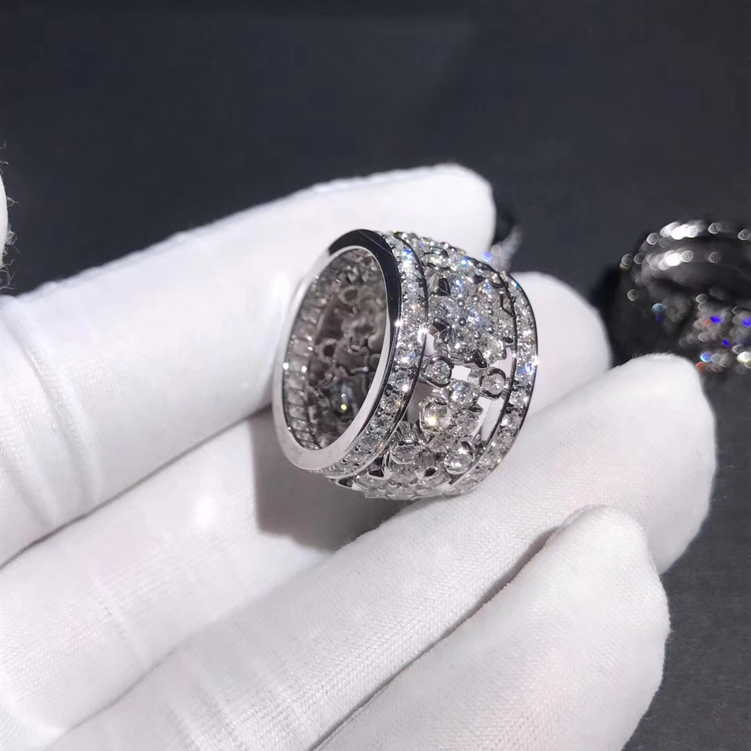 Van Cleef & Arpels Platinum Diamonds Snowflake Band Ring